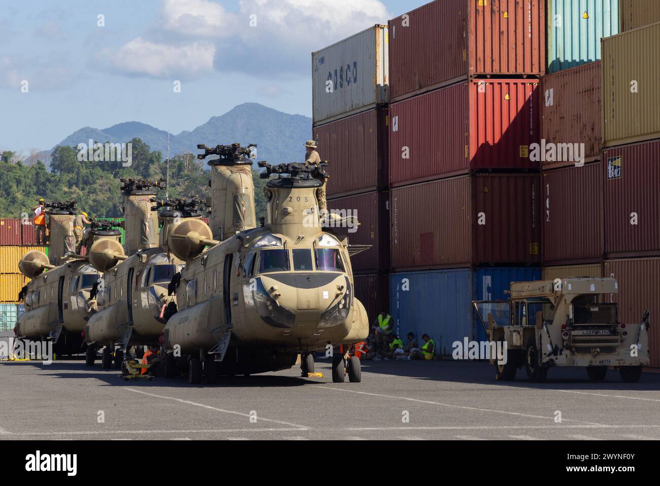 U.S. Army Soldiers assigned to the 25th Infantry Division and the 623rd ...