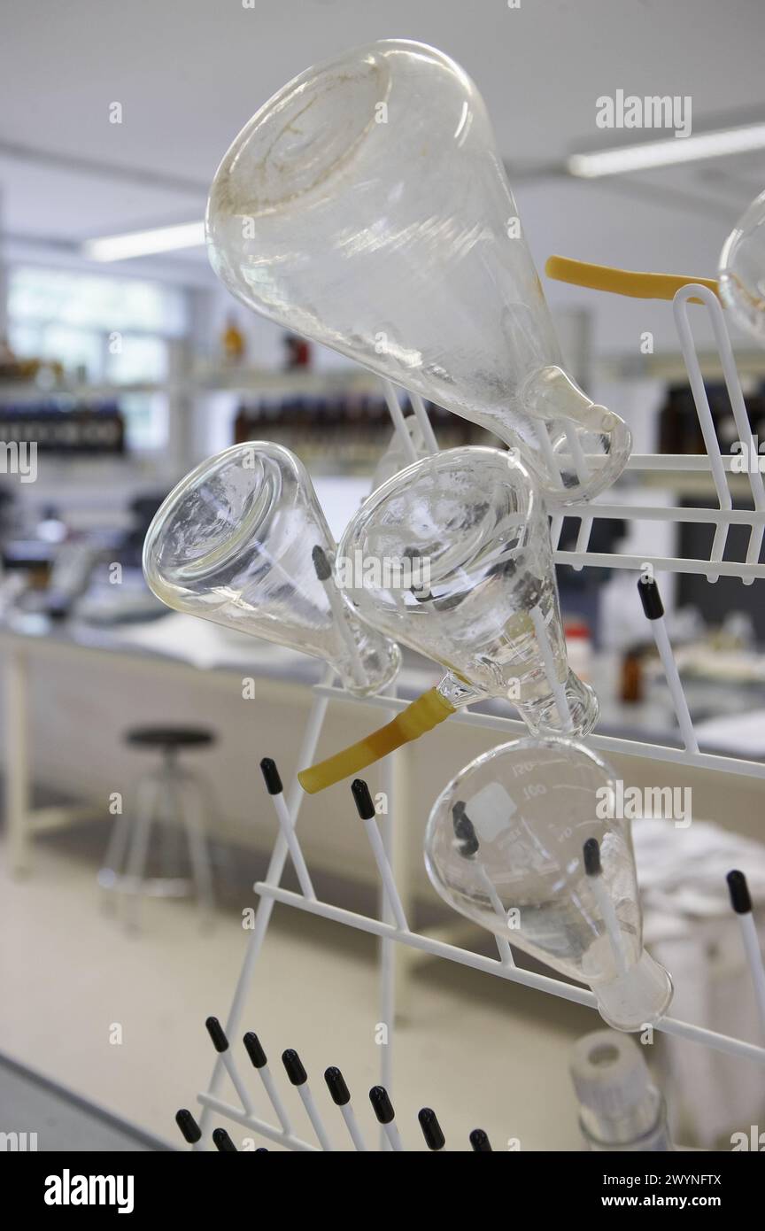 Escuela laboratorio hi-res stock photography and images - Alamy
