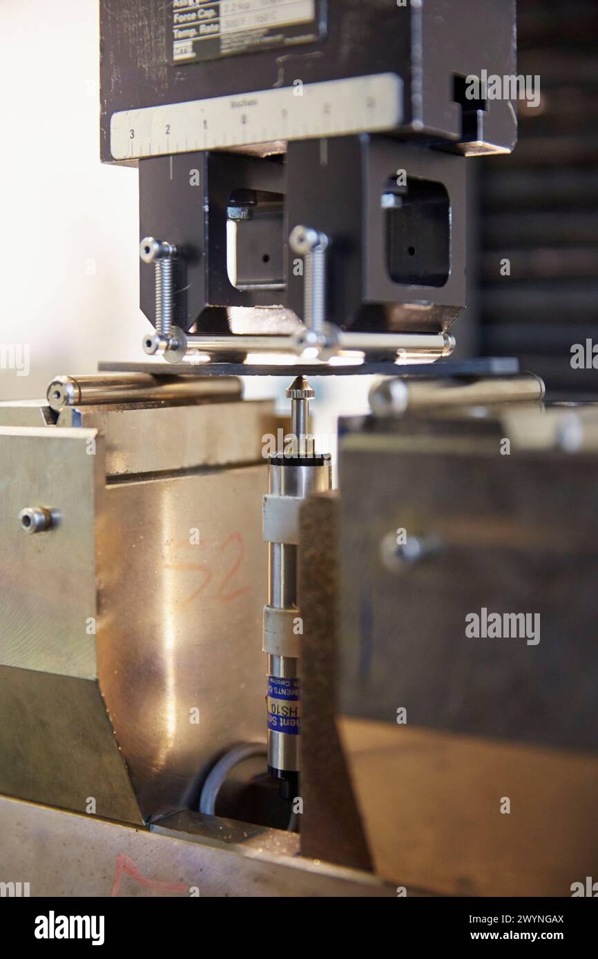 Tensile test flexion fiber sample hi-res stock photography and images ...