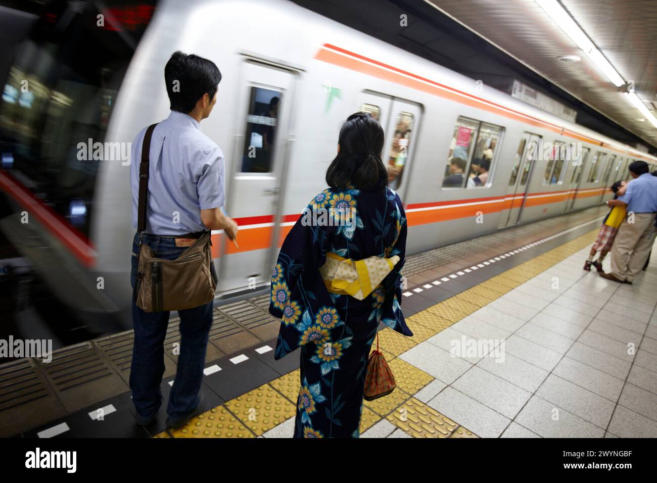 Transporte publico asia hi-res stock photography and images - Alamy