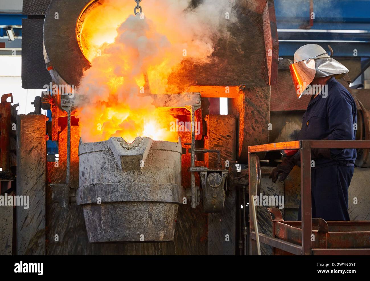 Metal factory spain worker hi-res stock photography and images - Alamy