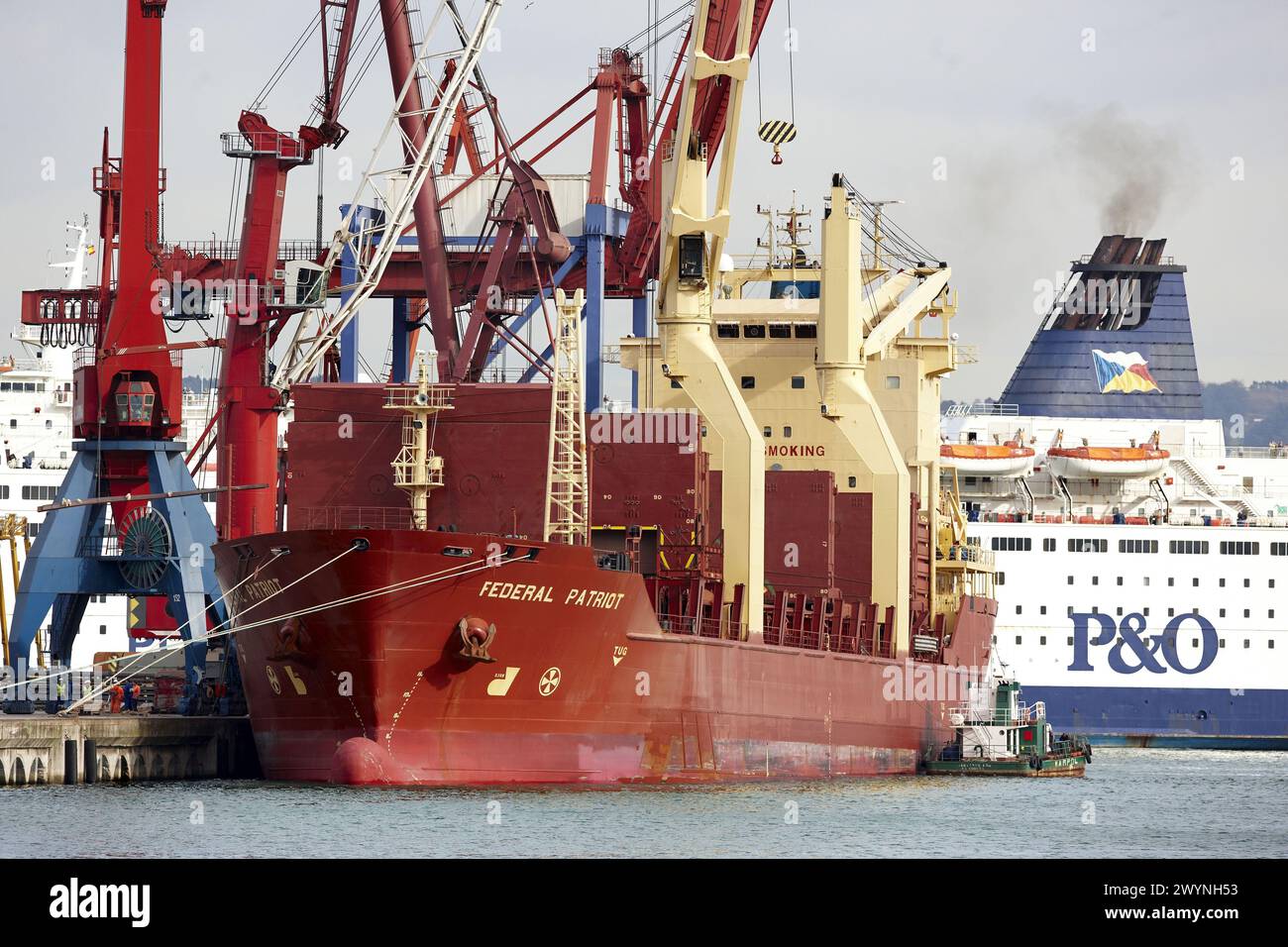 Spain transport harbours port ferry hi-res stock photography and images ...