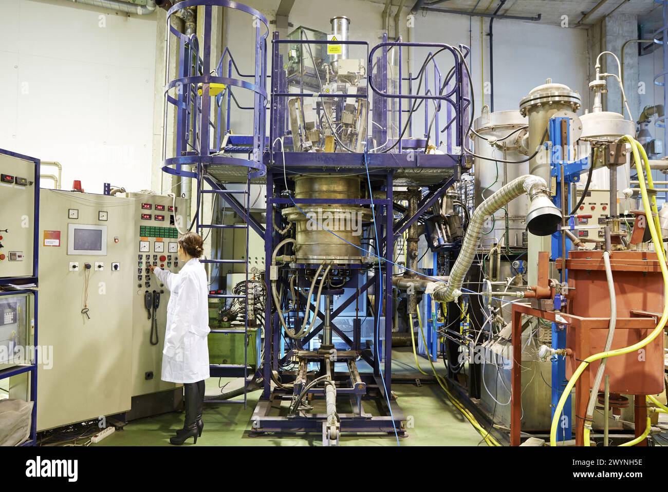 Bioenergy laboratory hi-res stock photography and images - Alamy
