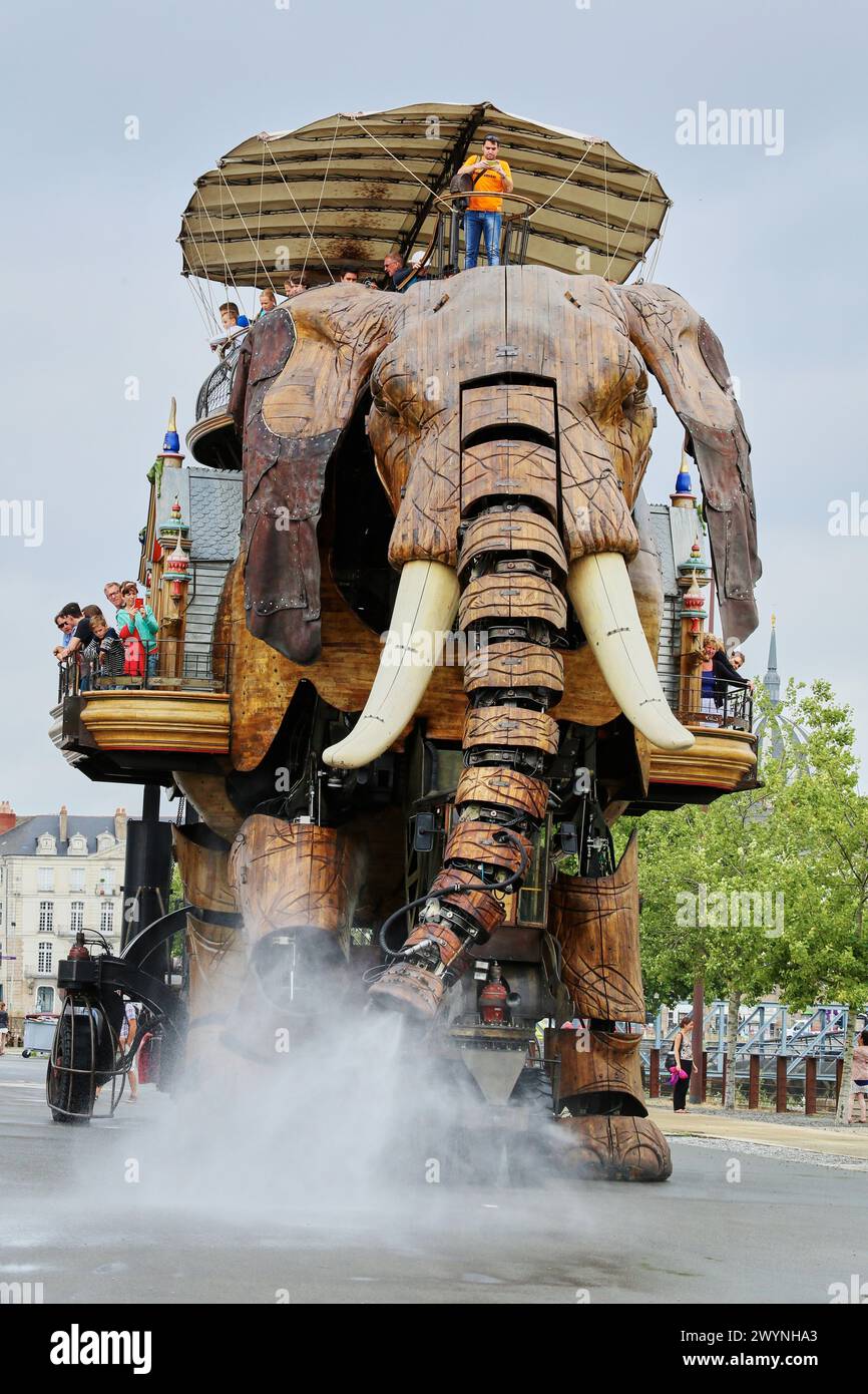 Grand Éléphant, Les Machines de LIle, Nantes, Pays de la Loire, France ...