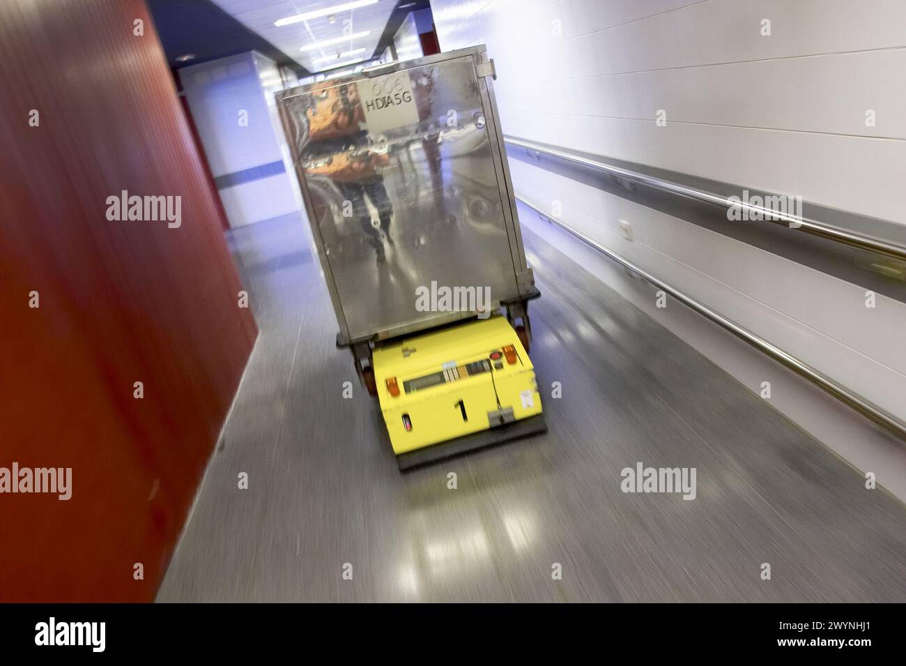 Robots and trolleys to transport meals from the kitchen to hospital ...