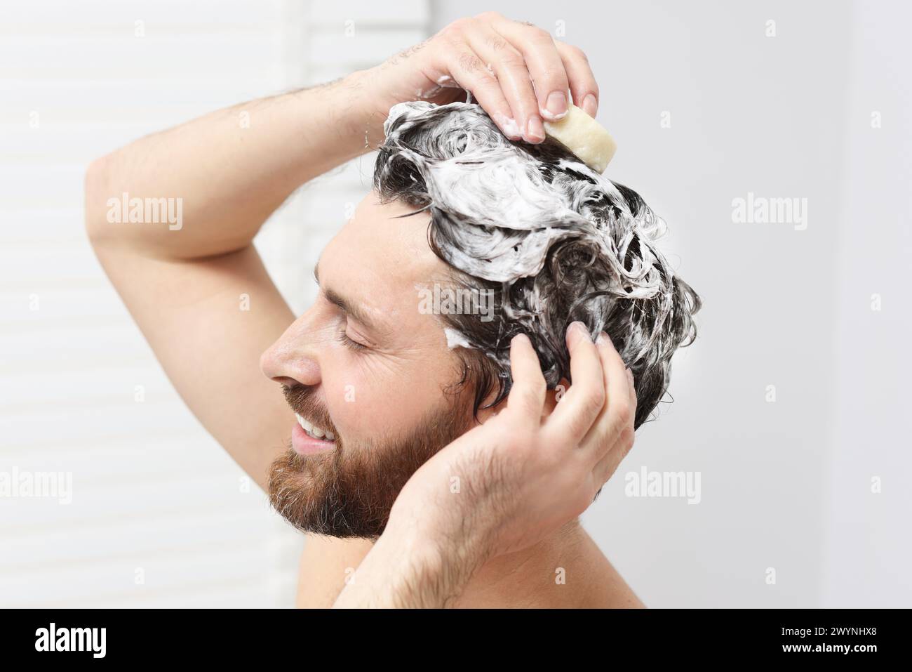 Man washing his hair hi-res stock photography and images - Alamy