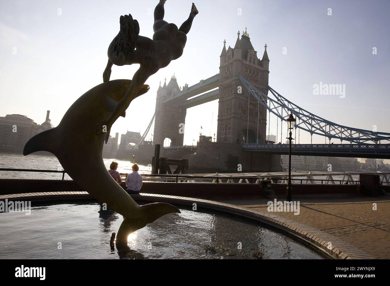 ´Girl with a Dolphin´ sculpture by David Wynne, Tower Bridge, London ...