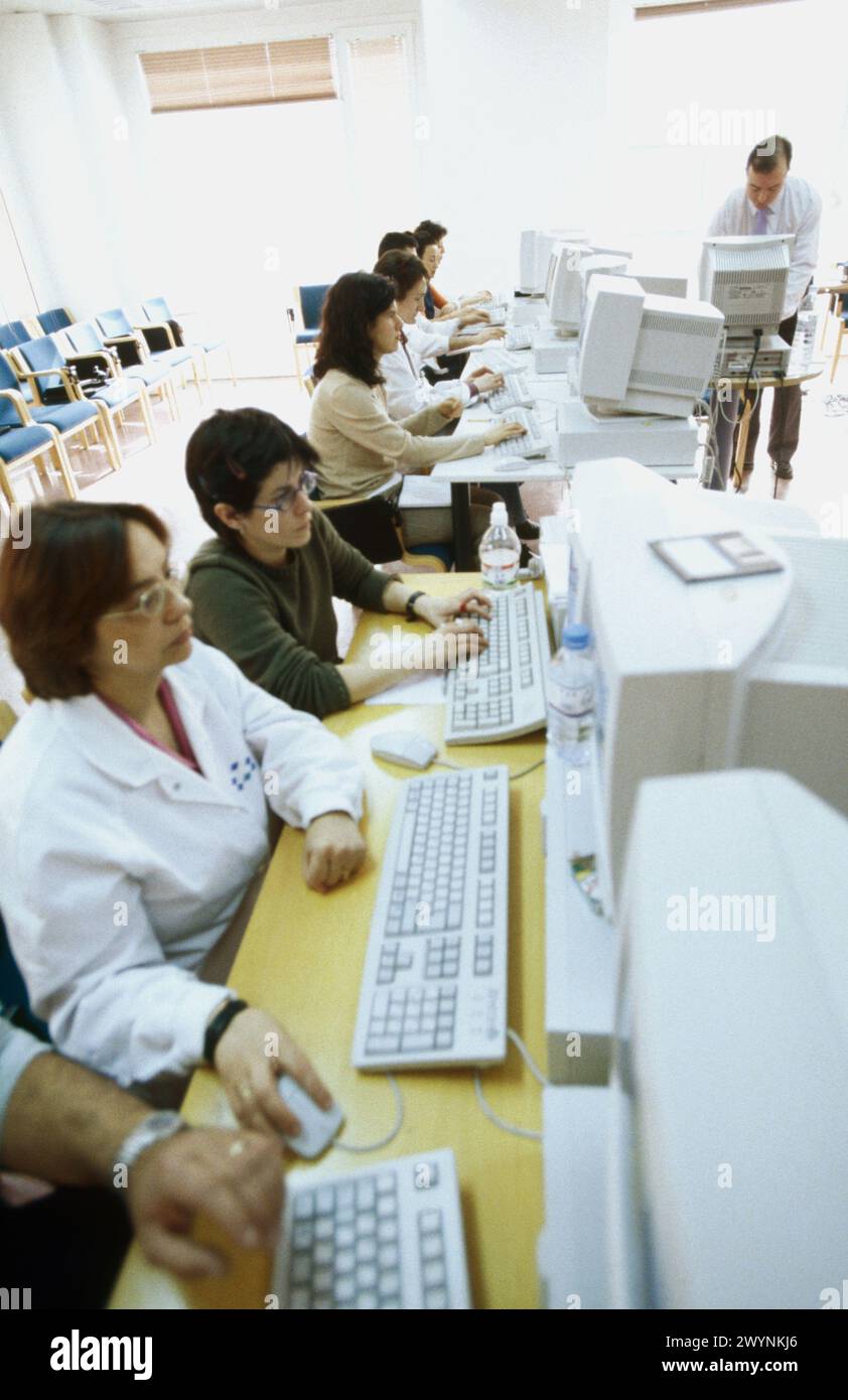 Classroom of computers, training at hospital Stock Photo - Alamy