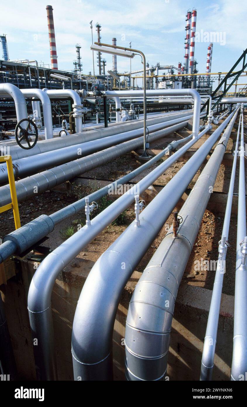 Repsol tarragona refinery hi-res stock photography and images - Alamy