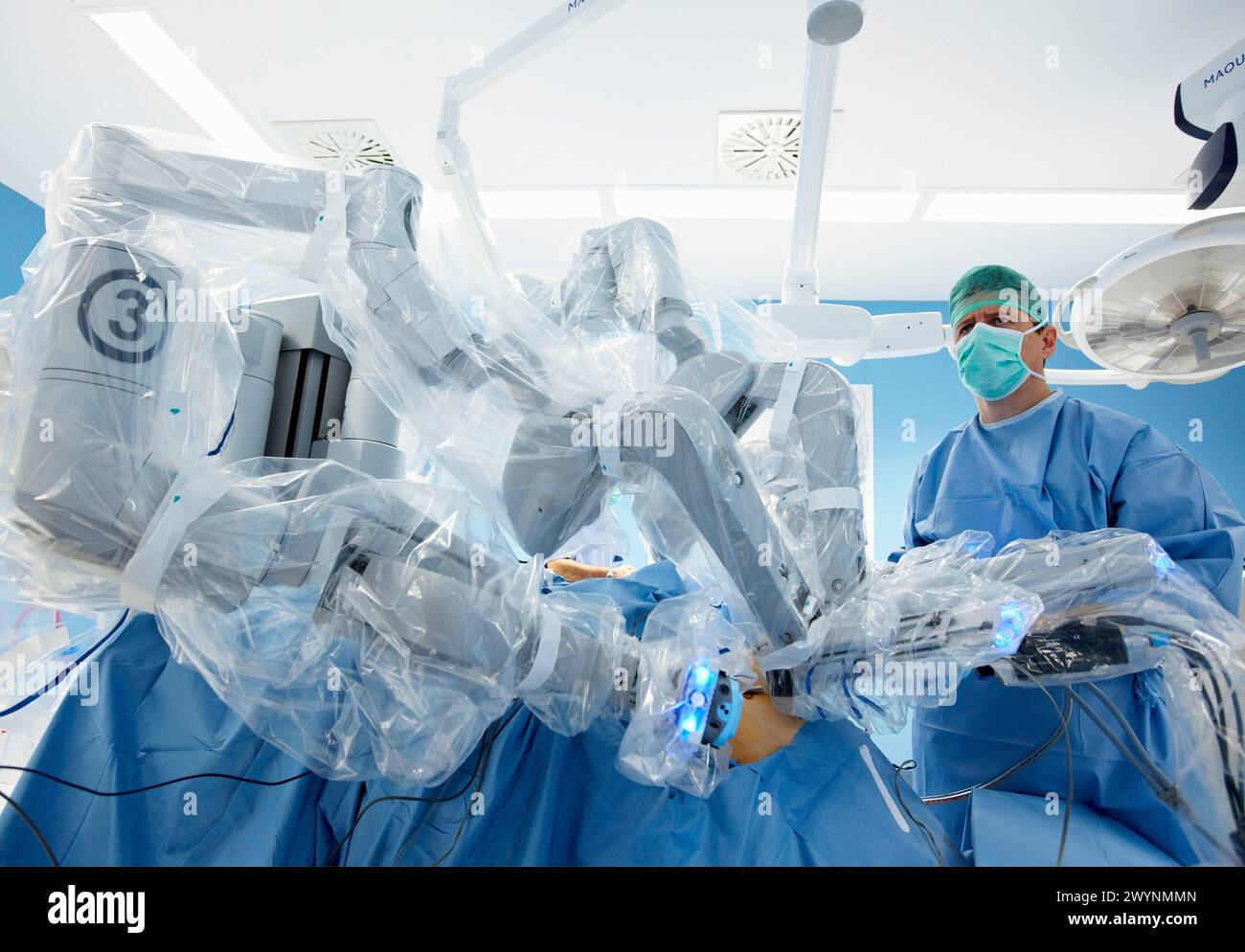 Operating room, prostate cancer robotic surgery, Da Vinci surgical ...