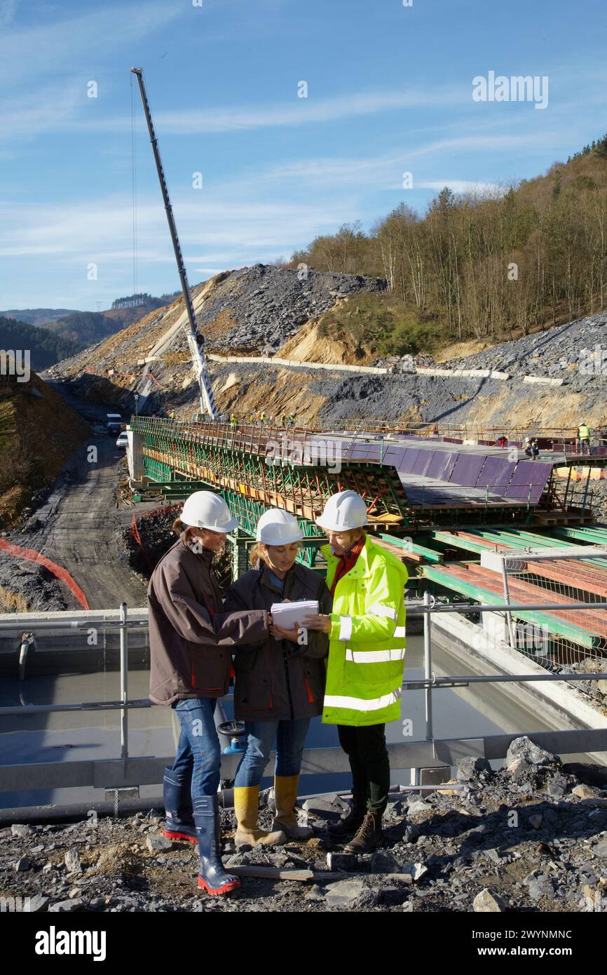 Architects, Construction of viaduct, Works of the new railway platform ...