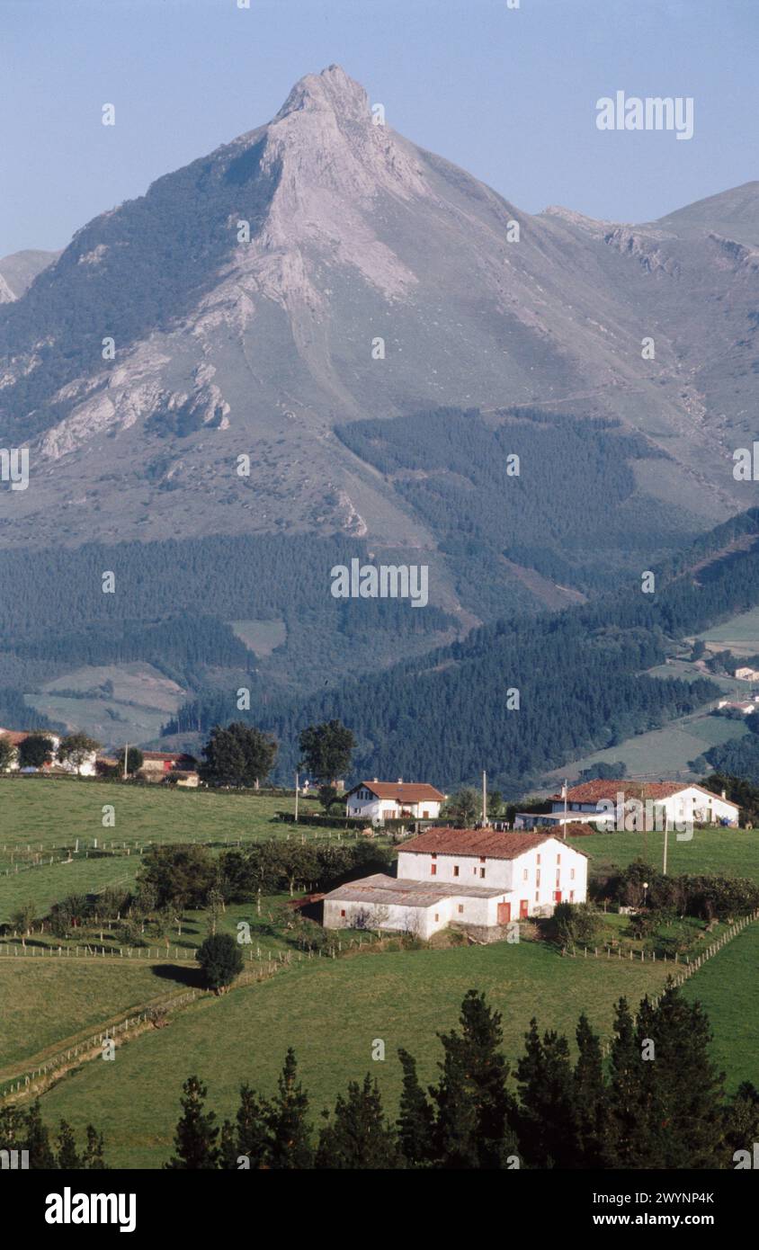 Caserío (typical farmhouse), Monte Txindoki, Sierra de Aralar ...