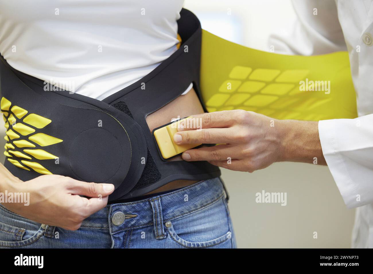Innovative belt against back pain. Technology to prevent lower back ...