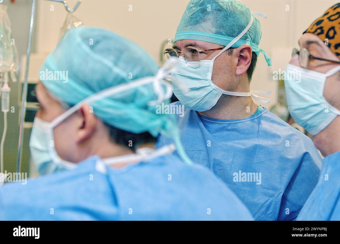 Surgeons at laparoscopy operating room of hospital Stock Photo - Alamy