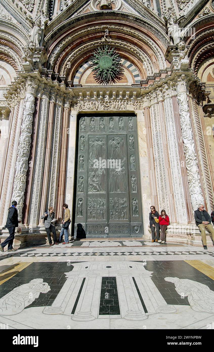Siena city gates hi-res stock photography and images - Alamy