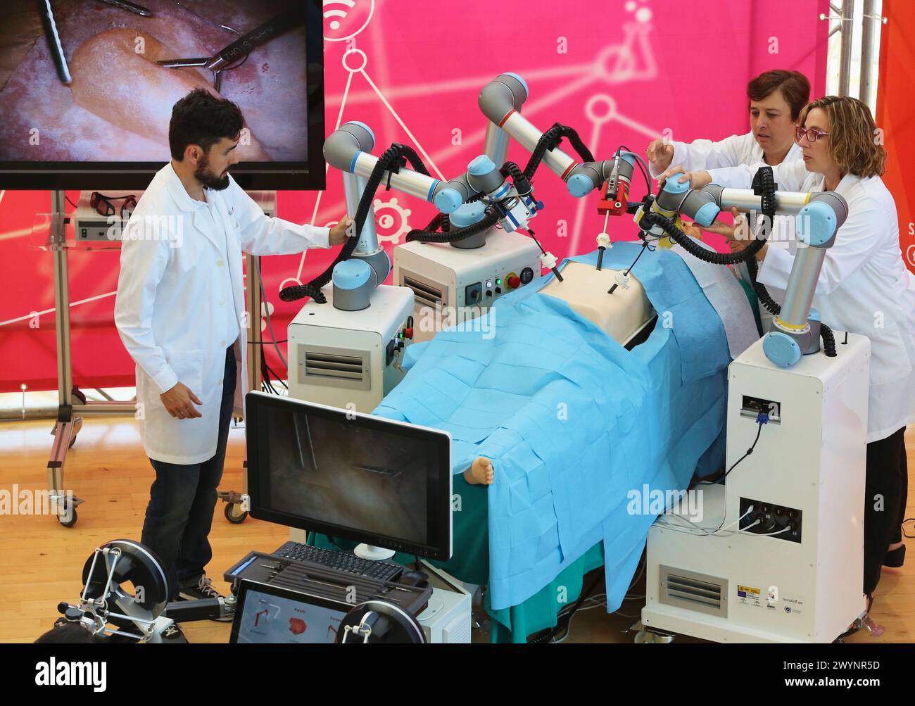 Development of a surgical robot with 3D vision and tactile sensations ...