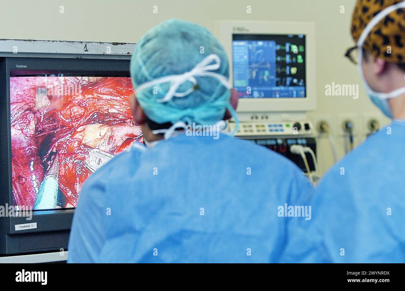 Surgeons at laparoscopy operating room of hospital Stock Photo - Alamy
