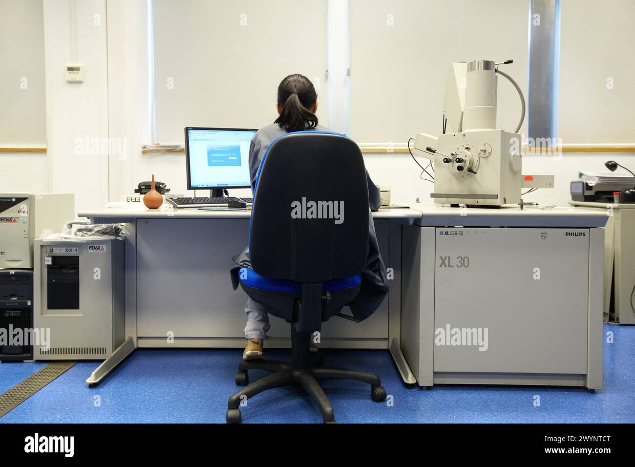 Working at electron microscope hi-res stock photography and images - Alamy