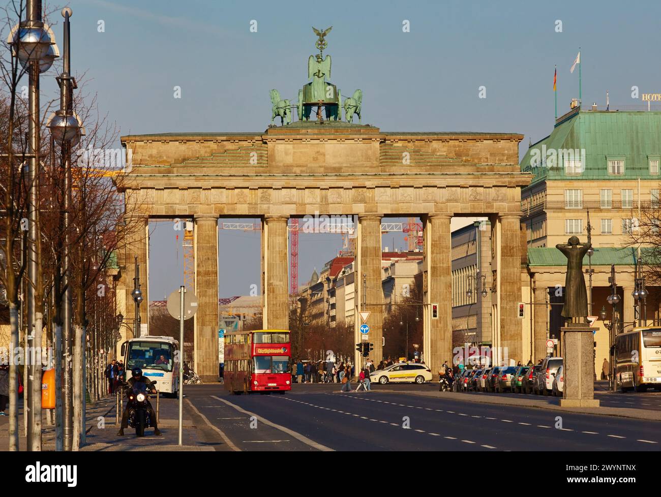 Double triumphal arch hi-res stock photography and images - Alamy