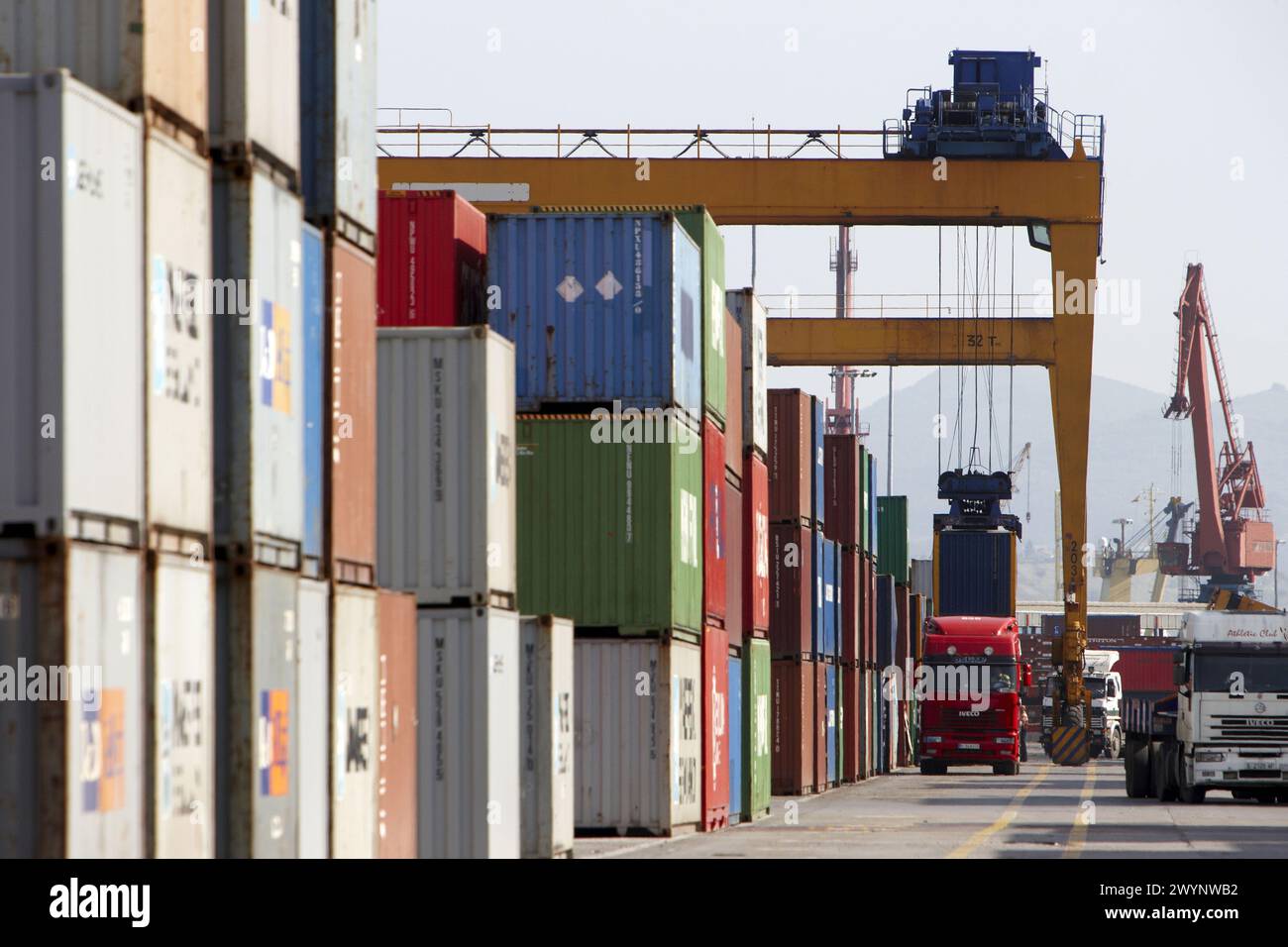 Terminal containers port bilbao hi-res stock photography and images - Alamy
