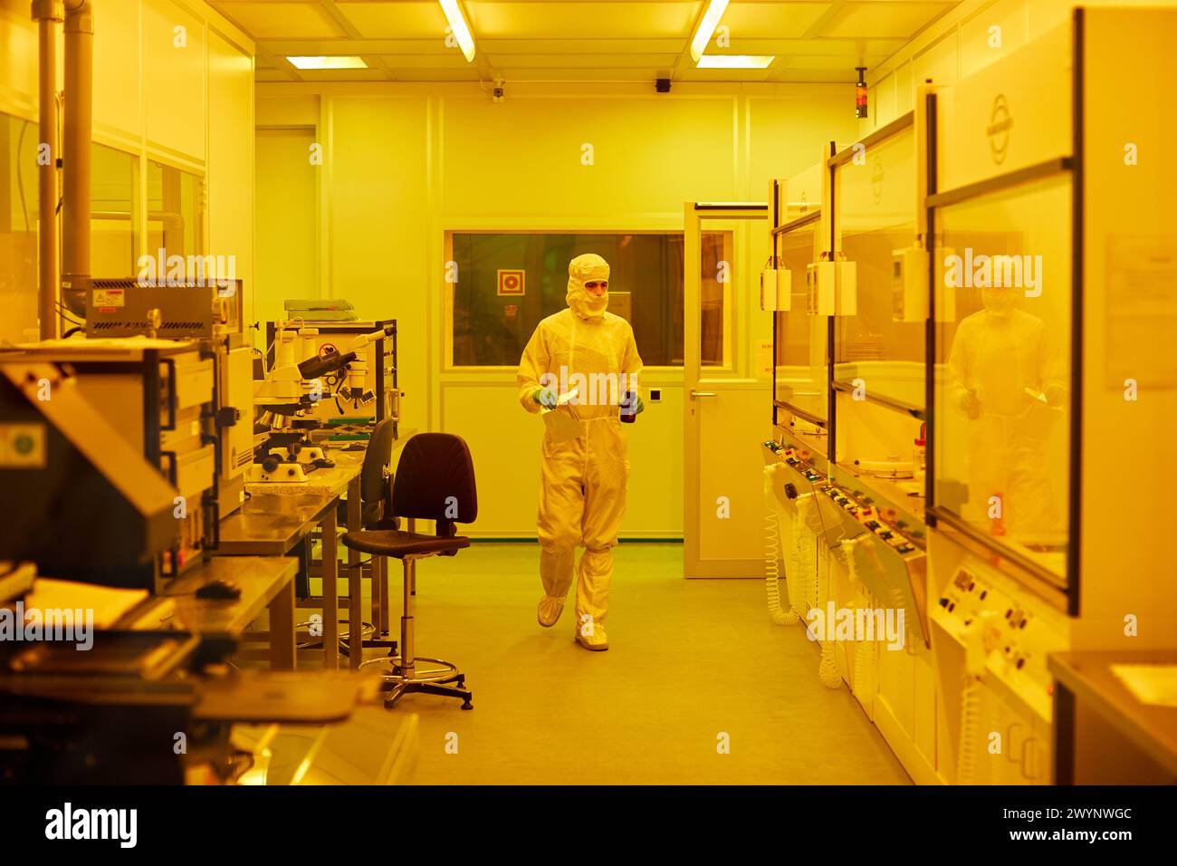 Photolithography room hi-res stock photography and images - Alamy
