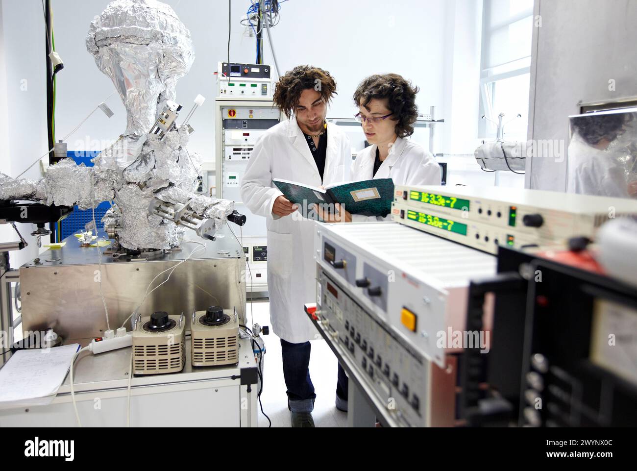 X-ray spectrometer, ultra-high vacuum (UHV), Nanophysics laboratory ...