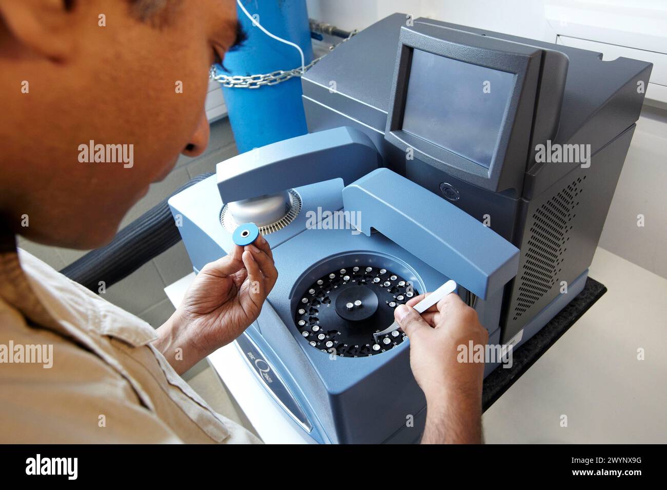 Colorimeters to measure TG (liquid-glass transition temperature ...