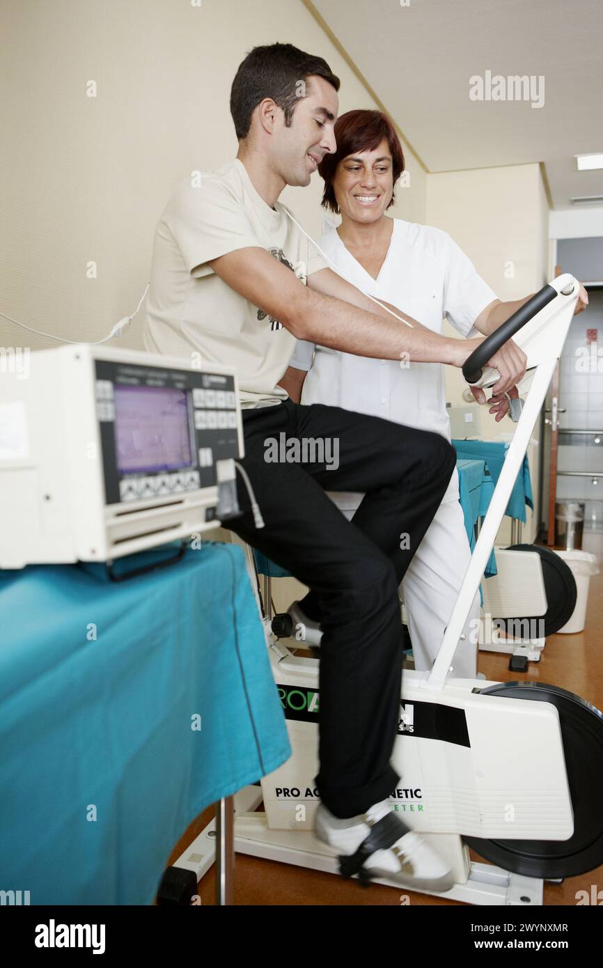 Occupational therapy, exercise bicycle test, effort training, oximeter ...