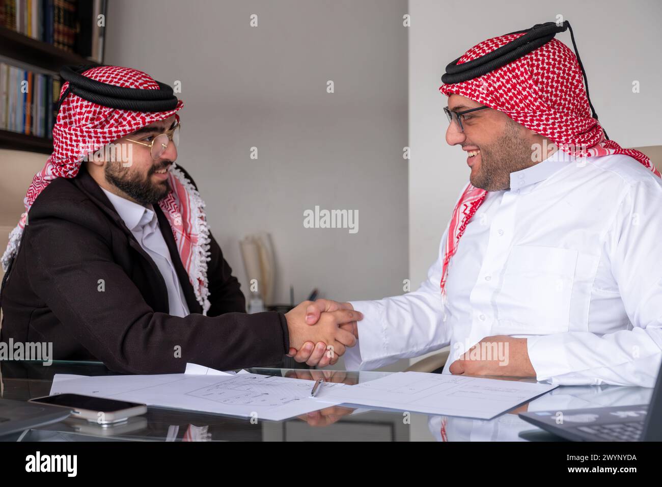 Agreement between two arabian men while shaking hands Stock Photo - Alamy