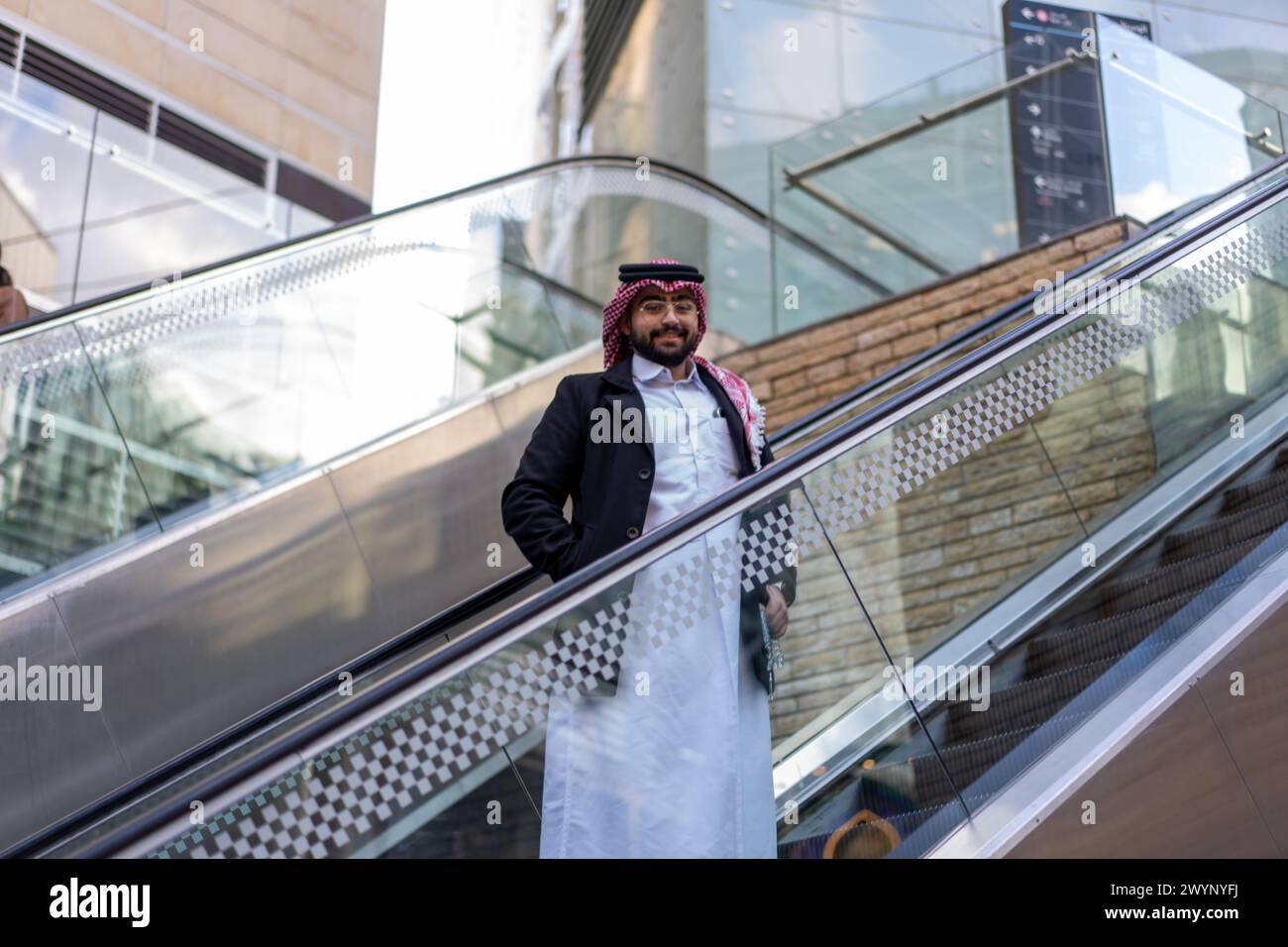 Arabic man kuwait hi-res stock photography and images - Alamy