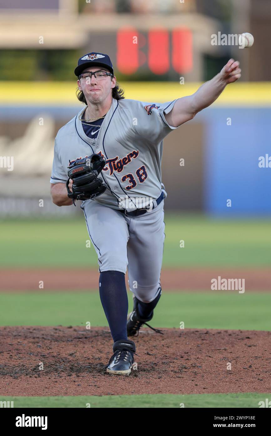 Dunedin, FL: Lakeland Flying Tigers pitcher Andrew Sears (38) delivers ...