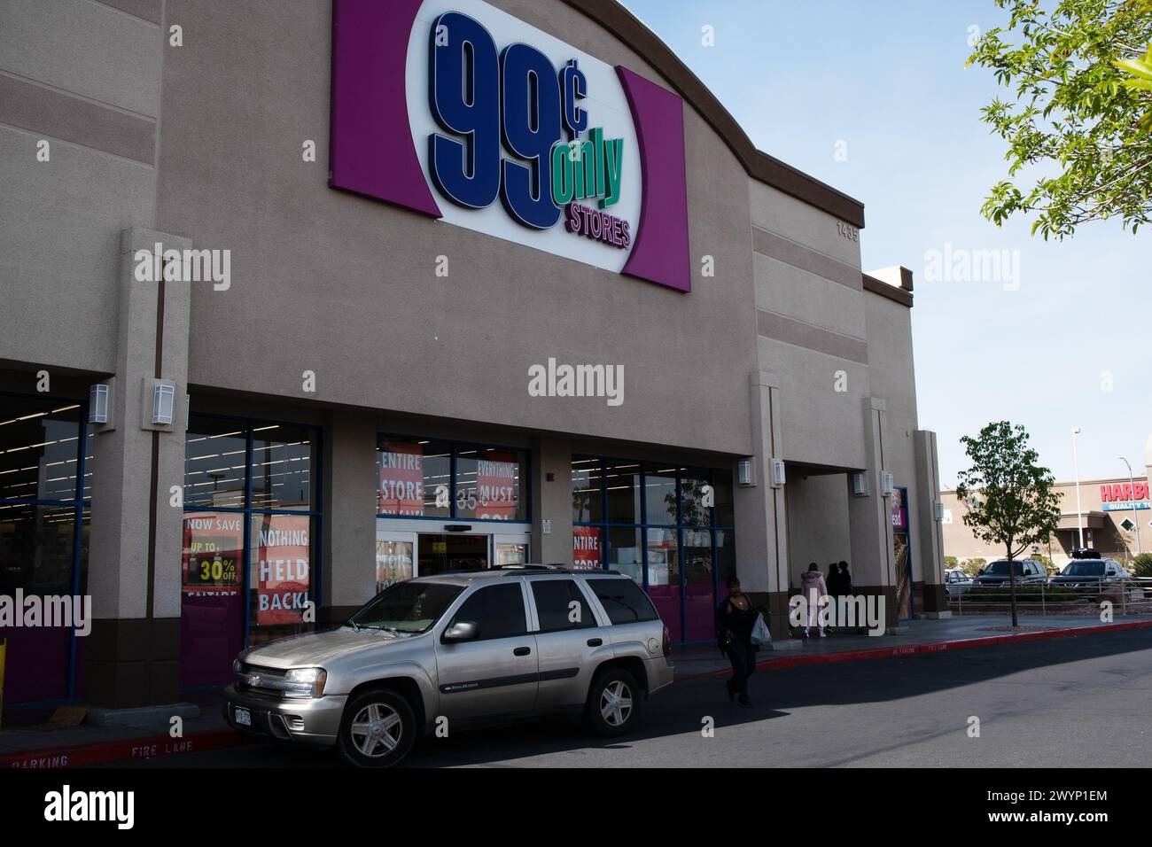 99 cents stores hi-res stock photography and images - Alamy