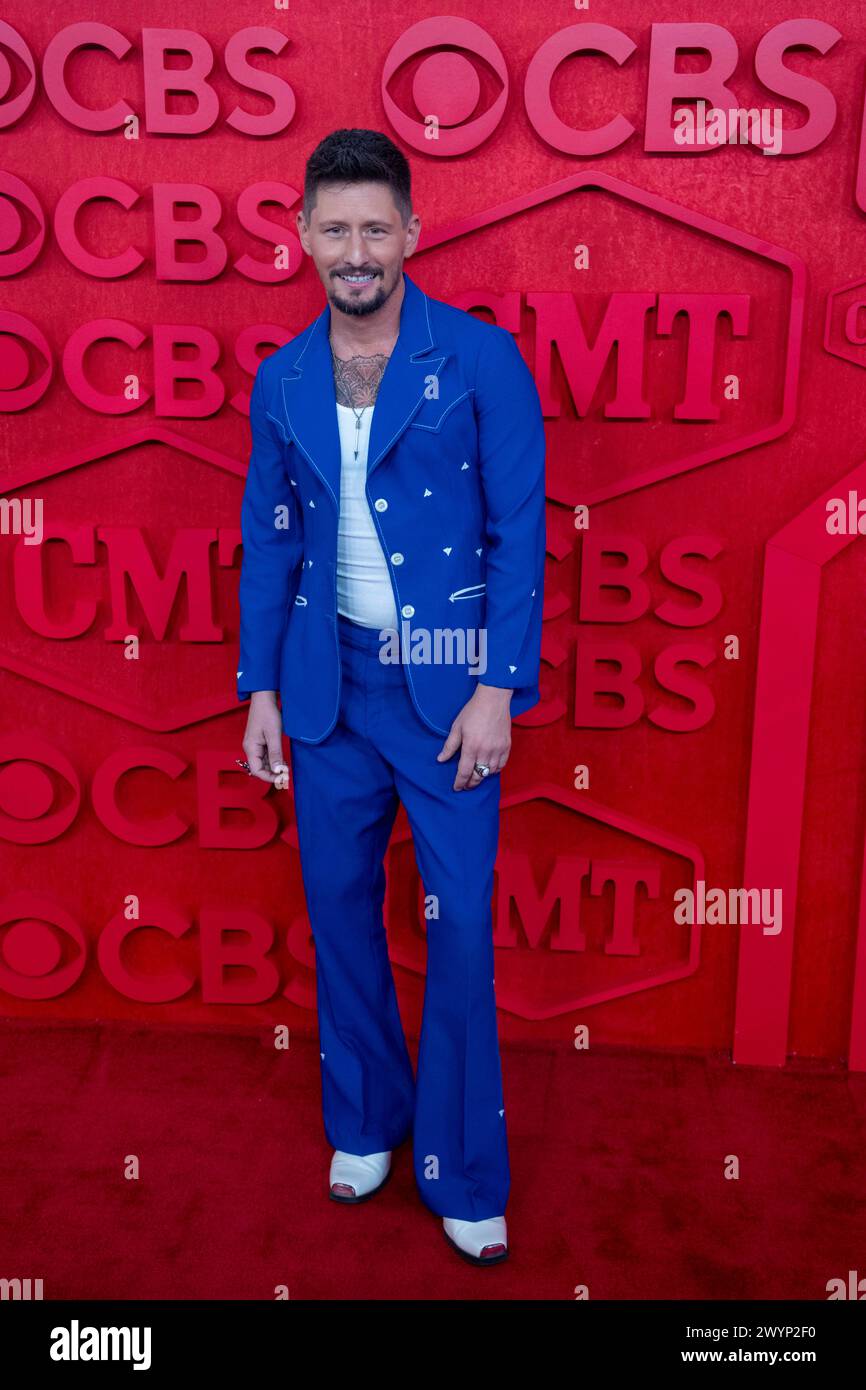 Country singer CHRIS HOUSMAN walks the red carpet and poses for ...