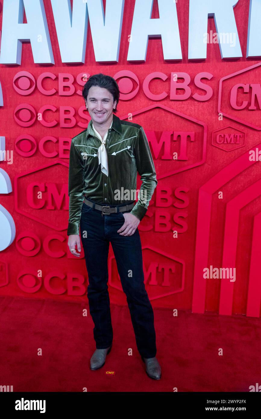 Country singer Drake Milligan walks the red carpet and poses for ...