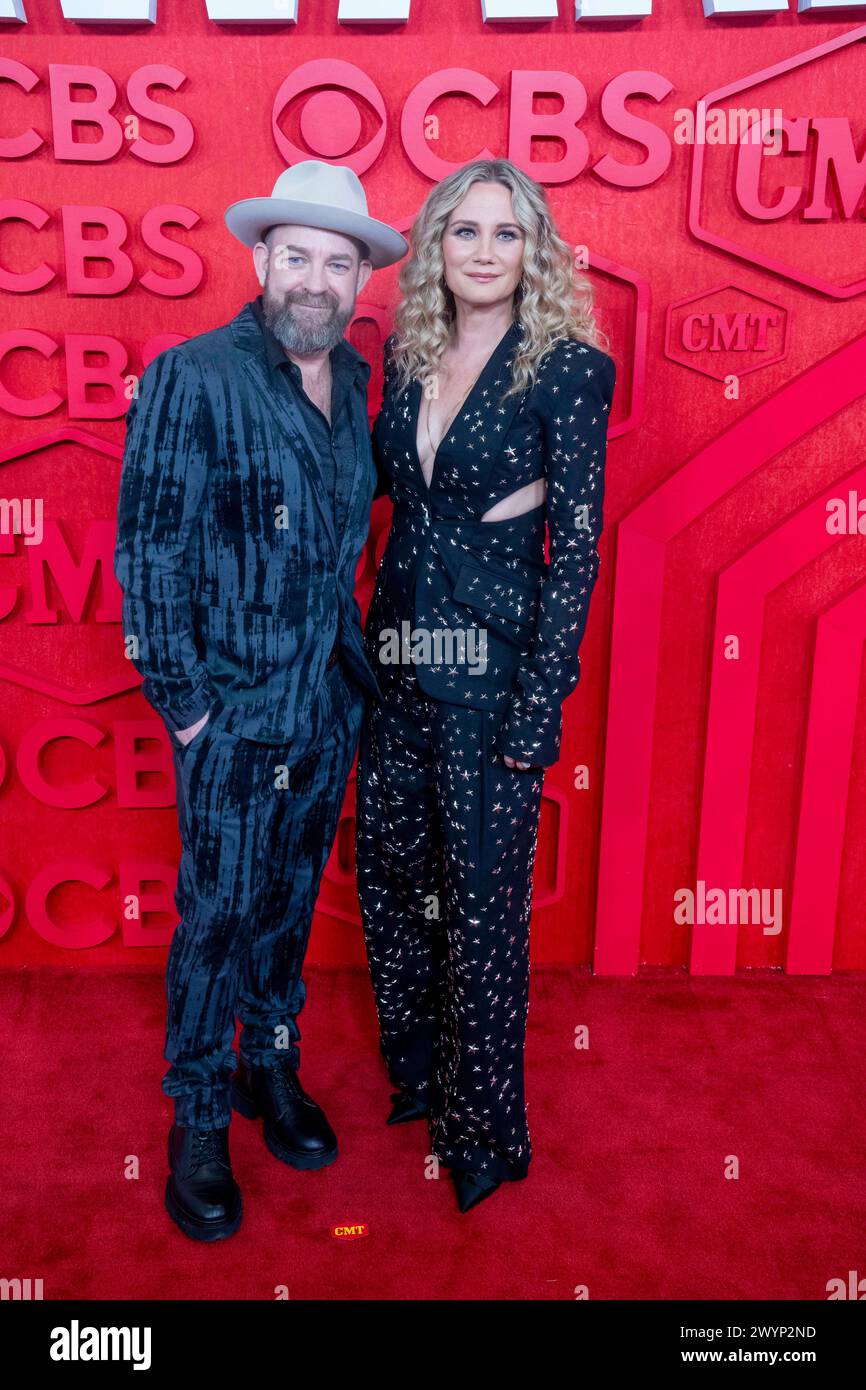 Members of the country music group SUGARLAND pose on the red carpet for ...