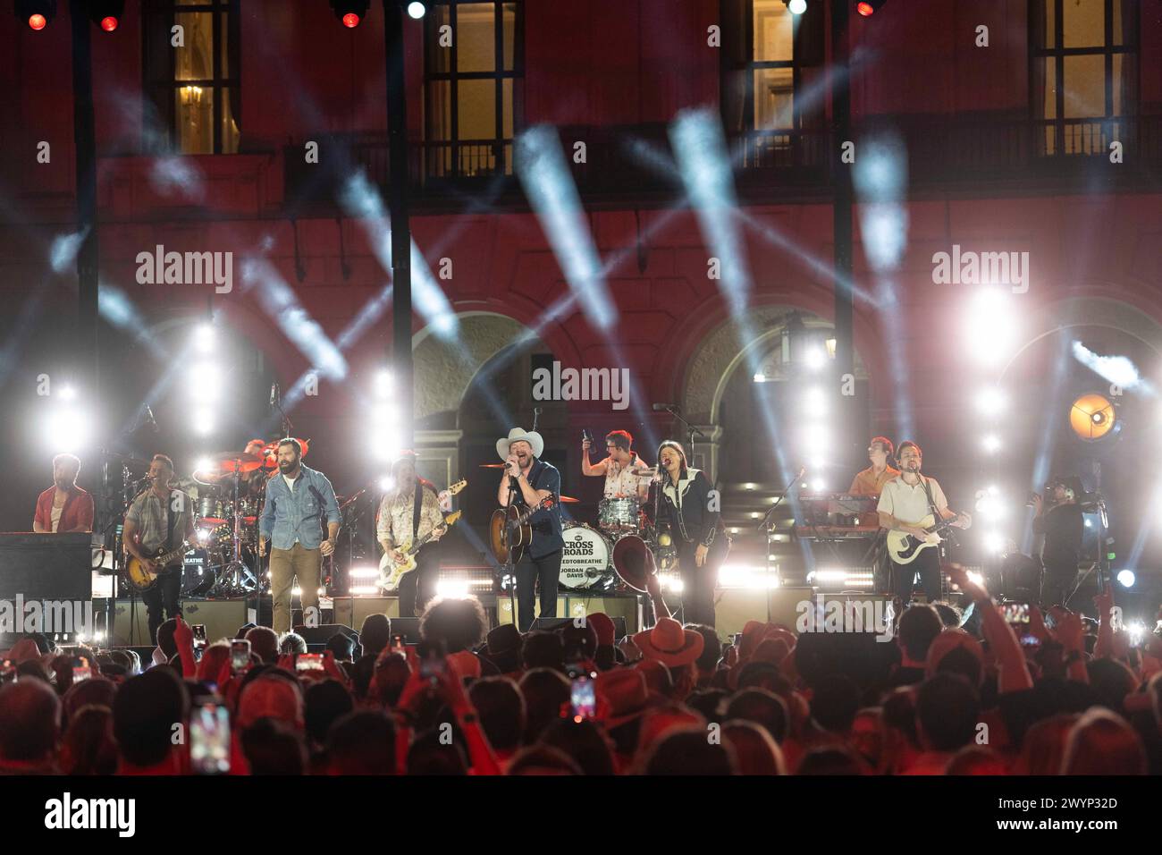 2024 cmt music show hi-res stock photography and images - Alamy