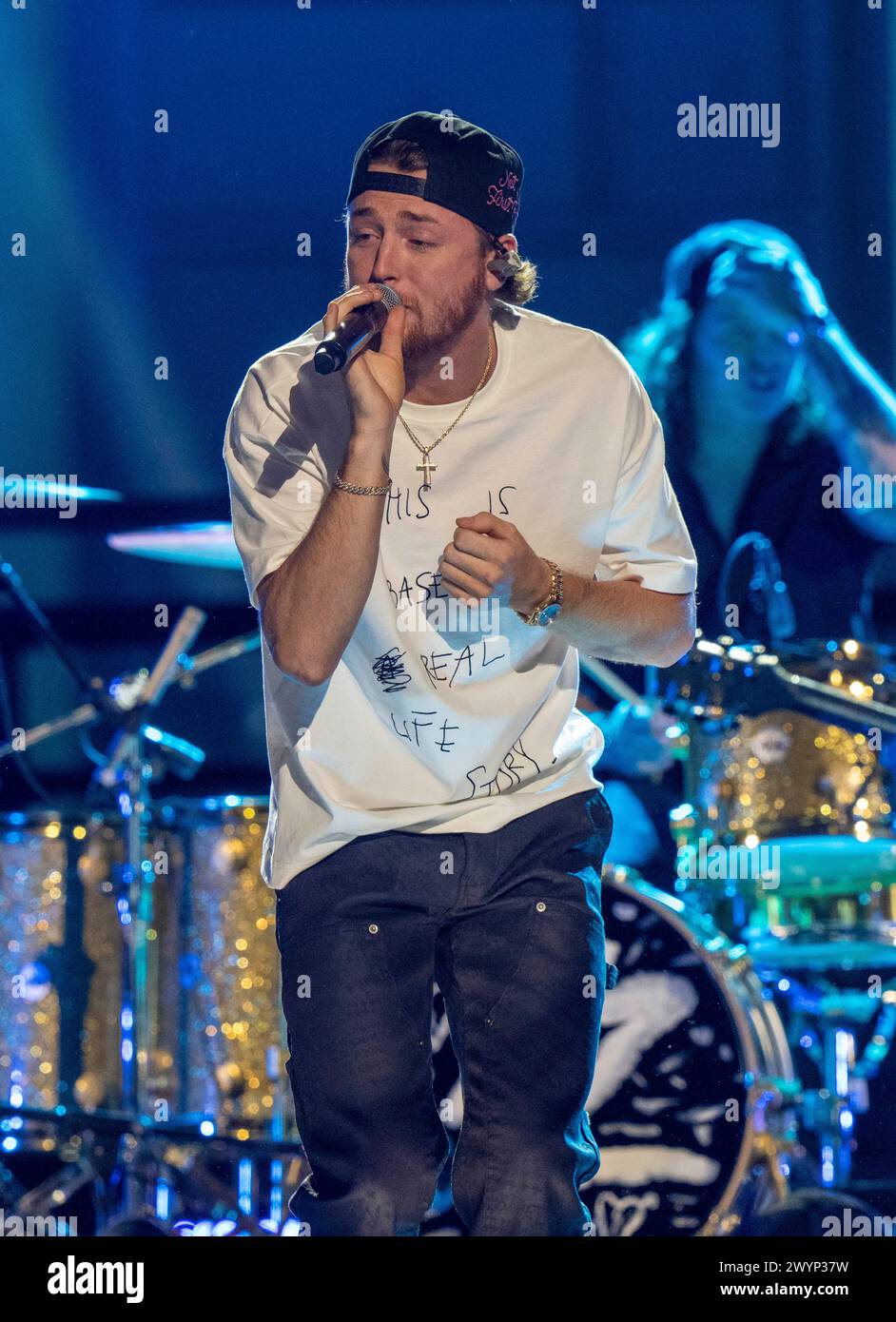 Singer BAILEY ZIMMERMAN rocks the crowd at a Country Music Television ...