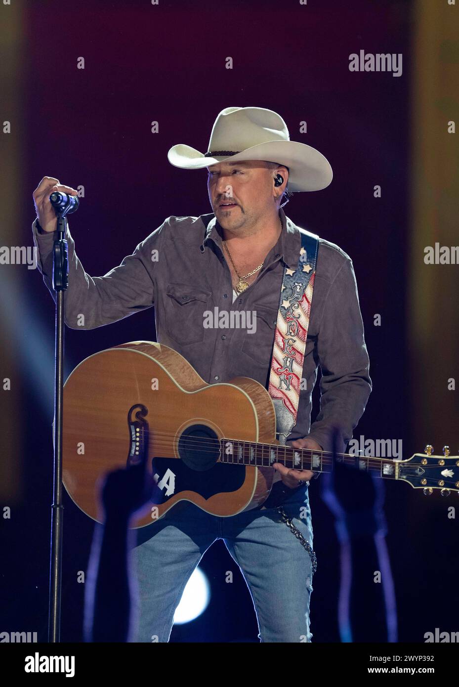 Controversial country singer JASON ALDEAN performs at a Country Music ...