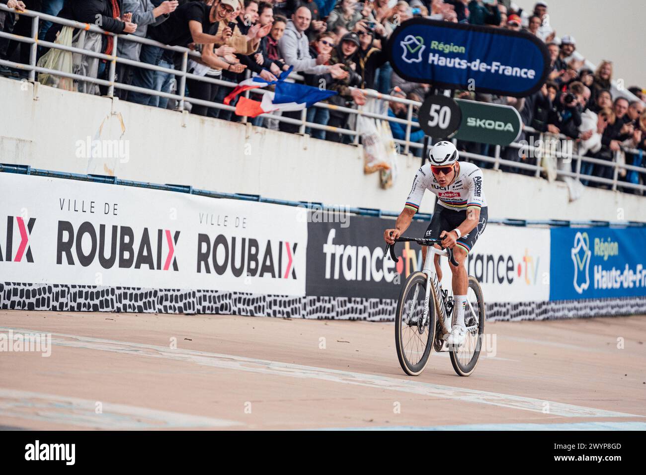 Roubaix, France. 08th Apr, 2024. Picture by Zac Williams/SWpix.com - 07 ...