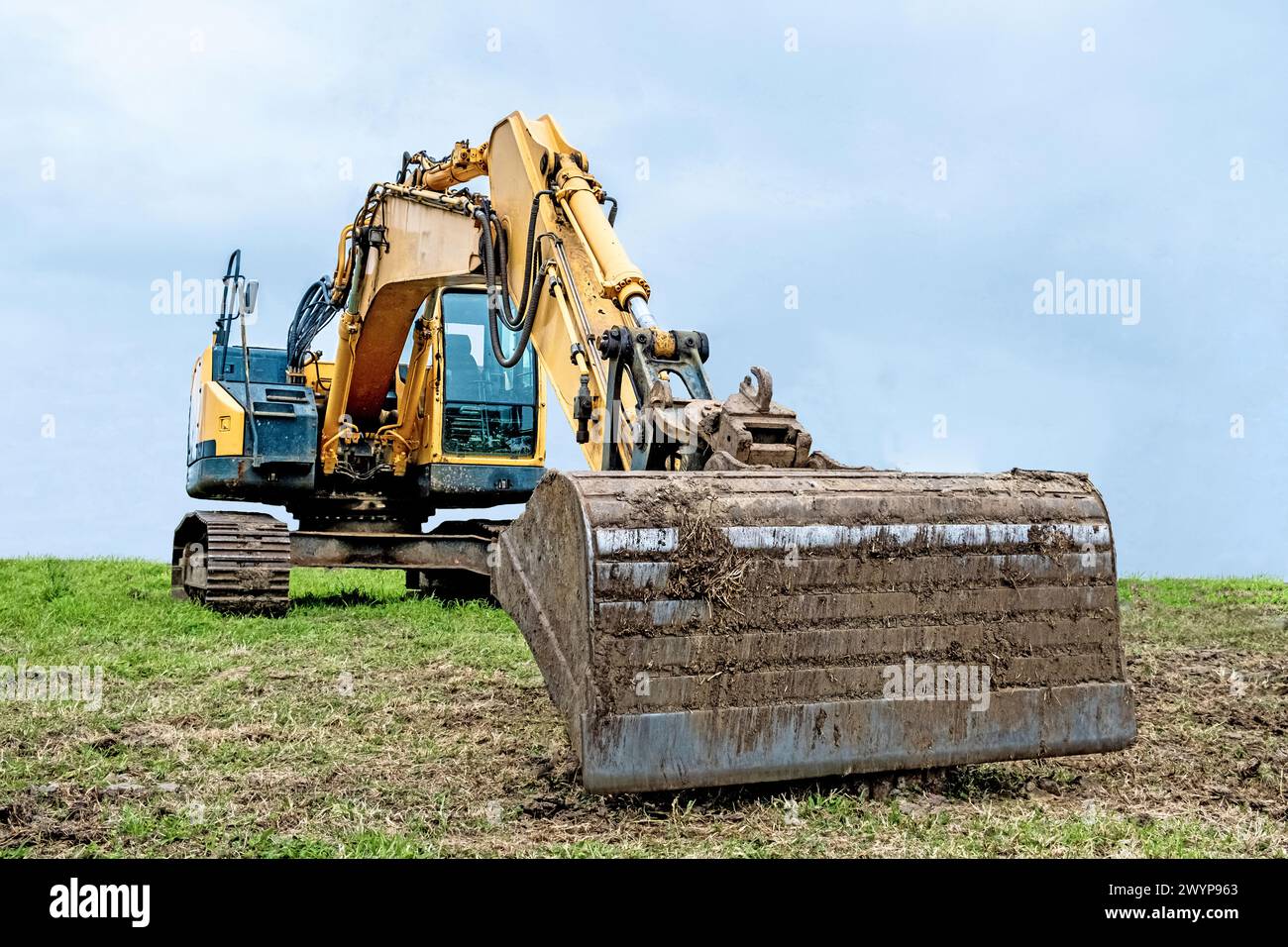 Heavy duty excavator prepared to cut new ground Stock Photo - Alamy