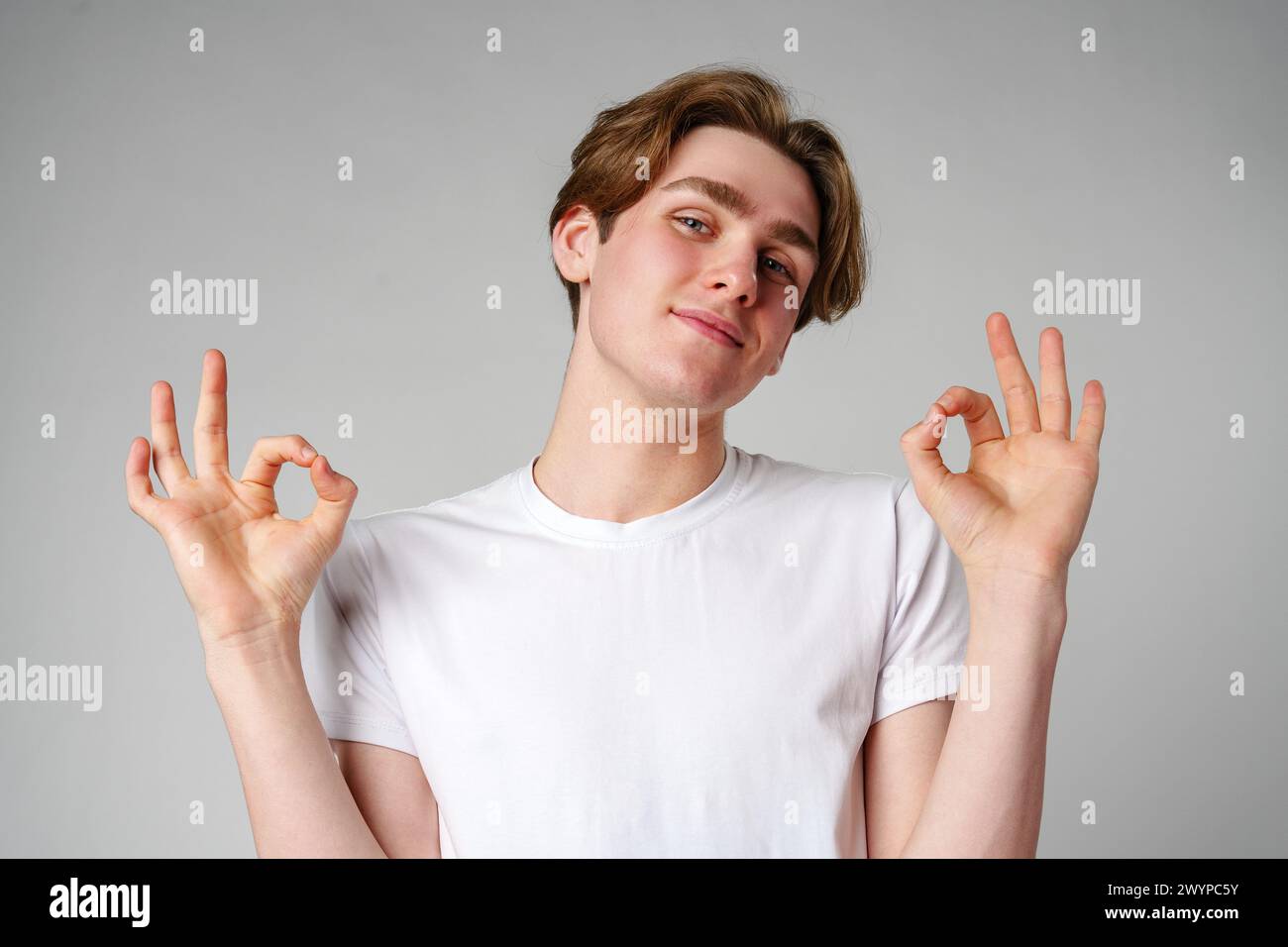 Approval signals hi-res stock photography and images - Alamy