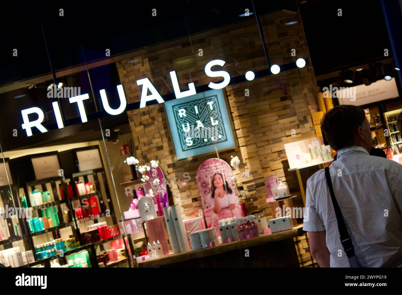 2024 a passenger walks by a rituals shop at hi-res stock photography ...
