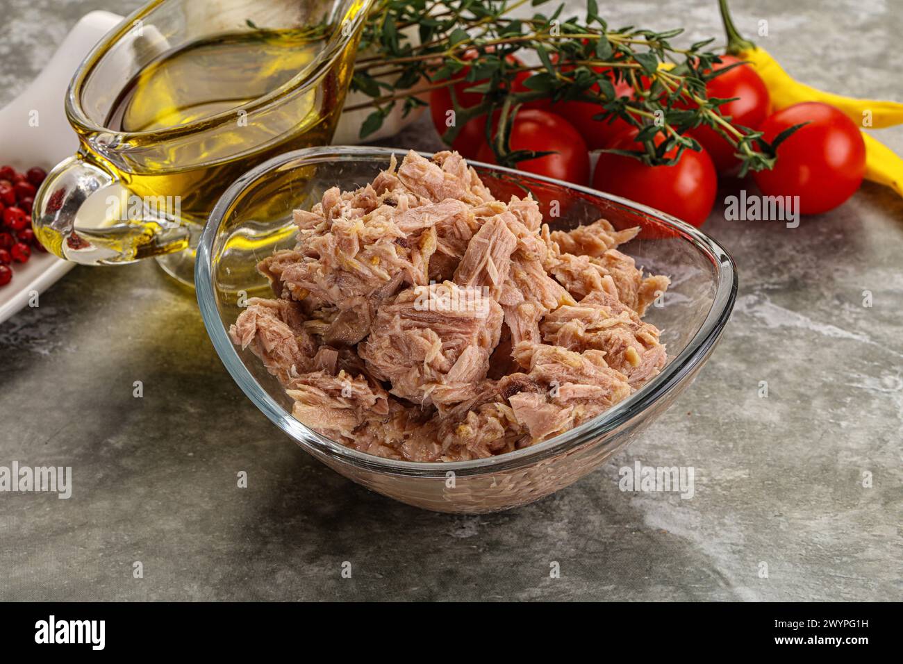 Canned tuna fillet with oil for salad Stock Photo - Alamy