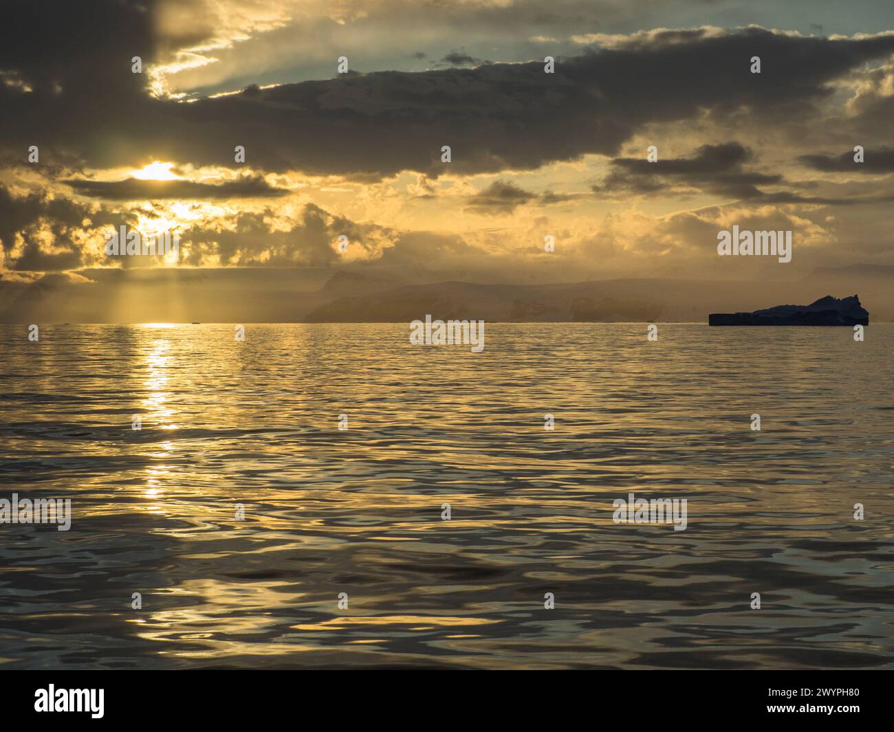 Sunrise over the Bransfield Strait near the Antarctic Peninsula Stock ...