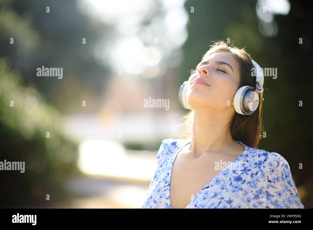 Woman listen audio course hi-res stock photography and images - Alamy
