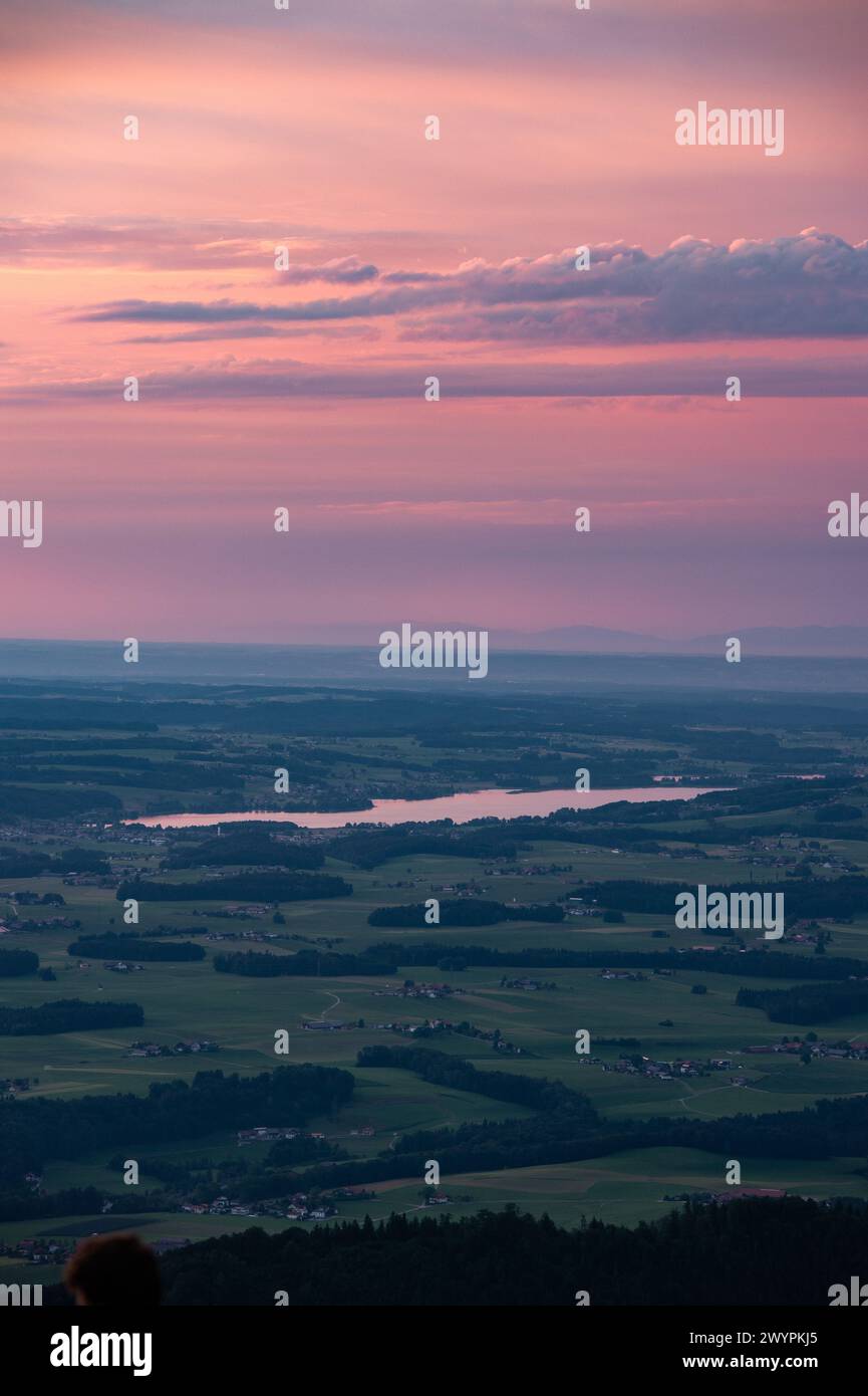 Ausblick vom Gaisberg auf den Obertrumer See im Salzburger Flachgau zu ...