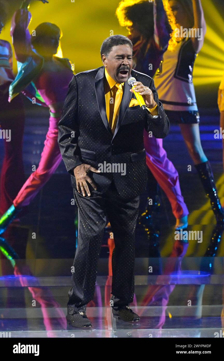 George McCrae in der Rai TV-Show I migliori anni in den Fabrizio Frizzi ...