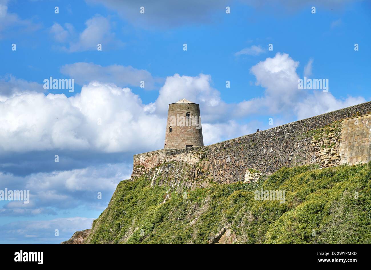 Bebbanburg castle hi-res stock photography and images - Alamy