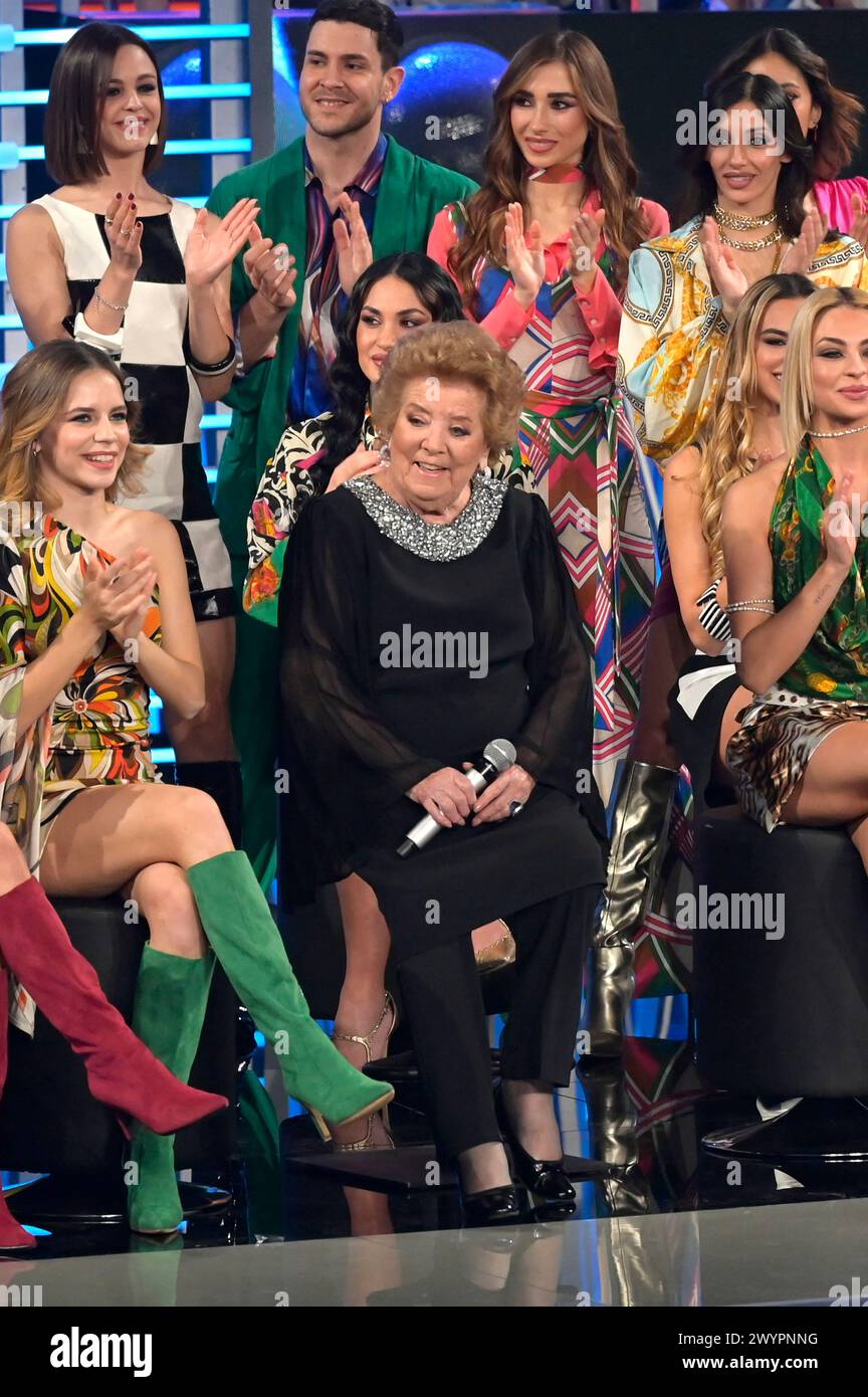 Wilma De Angelis in der Rai TV-Show 'I migliori anni' in den Fabrizio ...