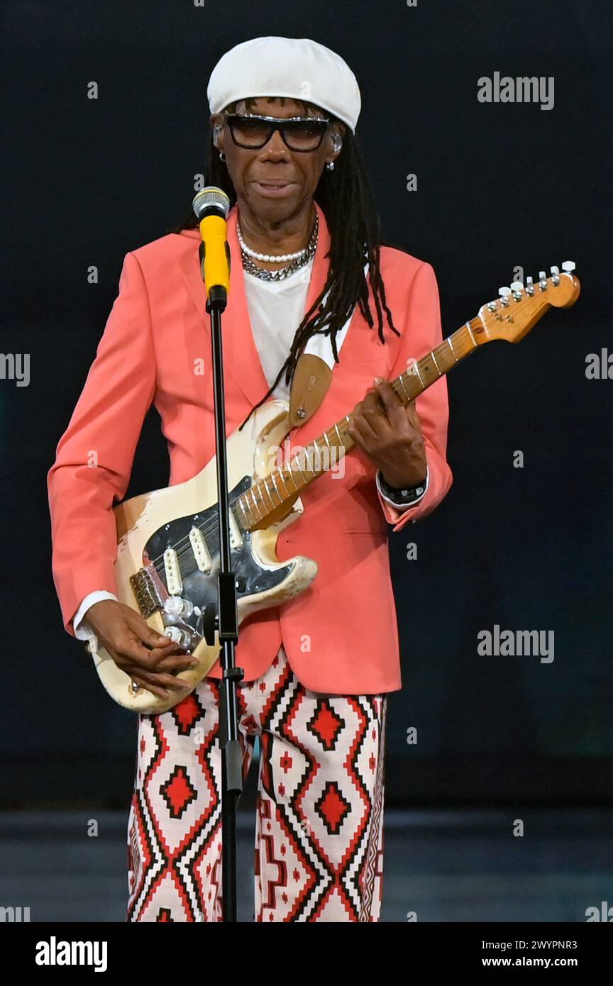 Nile Rodgers in der Rai TV-Show 'I migliori anni' in den Fabrizio ...